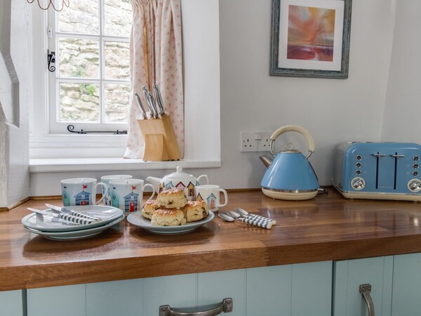 Amy Cottage, Pet Friendly, Character Holiday Cottage In West Lulworth - Lulworth Cove