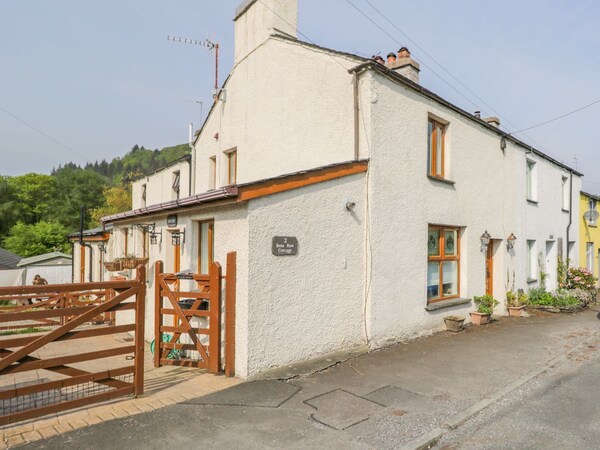 2 Bens Row, Pet Friendly, Character Holiday Cottage In Backbarrow - Cartmel