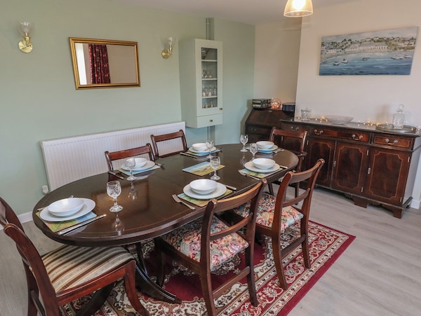 Chapel Hill House, Pet Friendly, With A Garden In Pembroke - Wales
