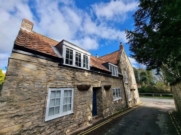 Rorty Crankle, Pet Friendly, With Open Fire In Thornton Dale - North Yorkshire