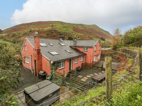 Ysgubor, Pet Friendly, Character Holiday Cottage In Dolgellau - North Wales