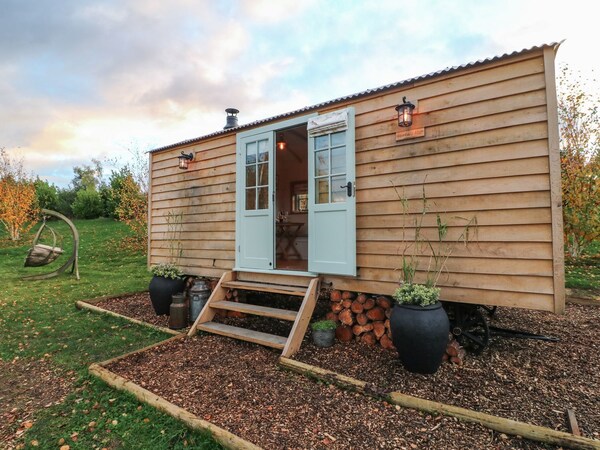 Herbie's Shepherds Hut At Shepherds Lodge Retreat & Wellness In Redmile - Nottinghamshire