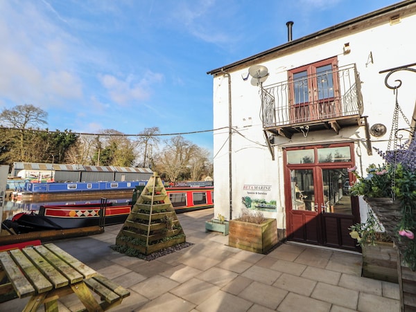 Quayside Apartment, Pet Friendly In Nantwich - Cheshire