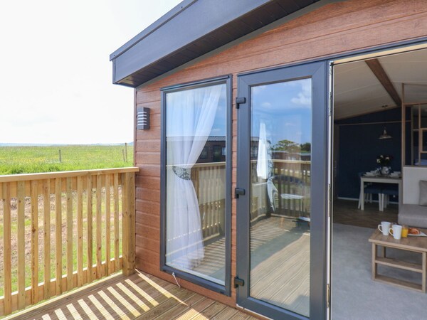 Maple Lodge, Pet Friendly, With Hot Tub In Whitby - Sandsend