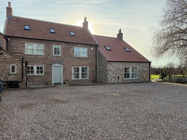 Providence Farmhouse, Family Friendly, With Hot Tub In Easingwold - Yorkshire