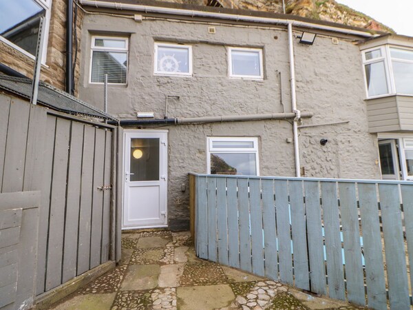The Look Out, Pet Friendly, Country Holiday Cottage In South Shields - South Shields