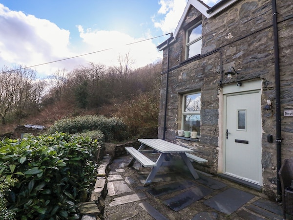 Osprey Cottage, Pet Friendly, Character Holiday Cottage In Porthmadog - Beddgelert