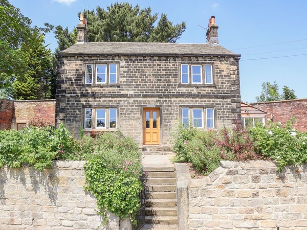 Cunliffe House, Pet Friendly, Luxury Holiday Cottage In Shipley - Yorkshire
