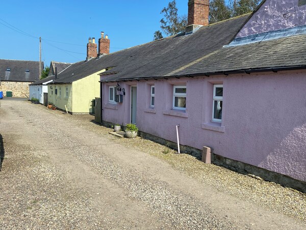 The Smithy, Pet Friendly, Character Holiday Cottage In Seahouses - Bamburgh