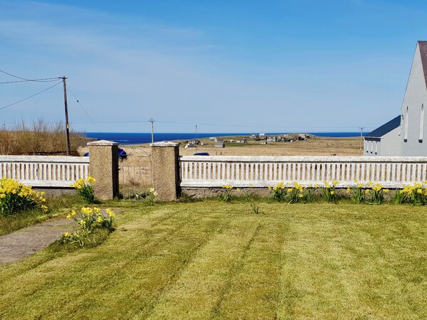 Bayview, Pet Friendly, Country Holiday Cottage In Dalbeg - Isle of Lewis
