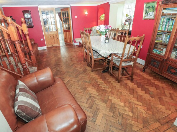 Greenhaven, Pet Friendly, Character Holiday Cottage In Narberth - Carmarthenshire