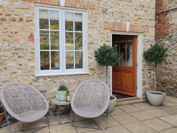 2 Myrtle Cottages, Pet Friendly, With Open Fire In Stockland - Honiton