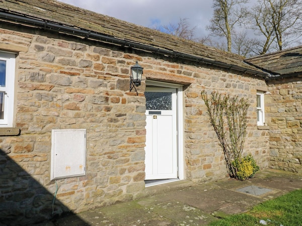 Pencroft Cottage, Pet Friendly, Character Holiday Cottage In Carperby - Yorkshire Dales National Park