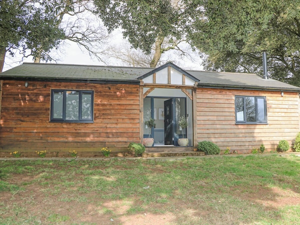 Holm Oaks Cottage, Pet Friendly, With Open Fire In Godalming - Shere