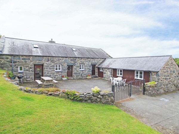 Y Stabl (The Old Stable), Pet Friendly, With A Garden In Llanbedr - Barmouth