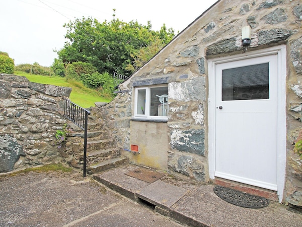 The Farmhouse, Pet Friendly, Country Holiday Cottage In Llanbedr - Barmouth