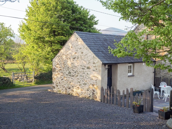 Cwt Mochyn, Pet Friendly, Character Holiday Cottage In Llanberis - Anglesey