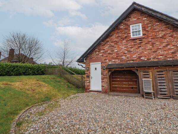 Nettleford Exhale, Pet Friendly, With A Garden In Kelsall - Cheshire