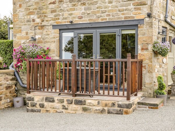 The Hayshed, Pet Friendly, Character Holiday Cottage In Hawsker - Ravenscar