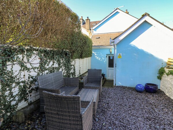 Fisherman's Cottage, Pet Friendly, With A Garden In New Quay - New Quay