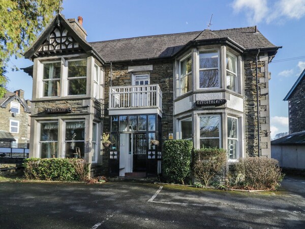 Fir Trees, Pet Friendly, Character Holiday Cottage In Windermere - Windermere