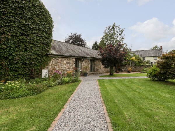 Mistletoe Cottage, Pet Friendly, Character Holiday Cottage In Usk - Usk