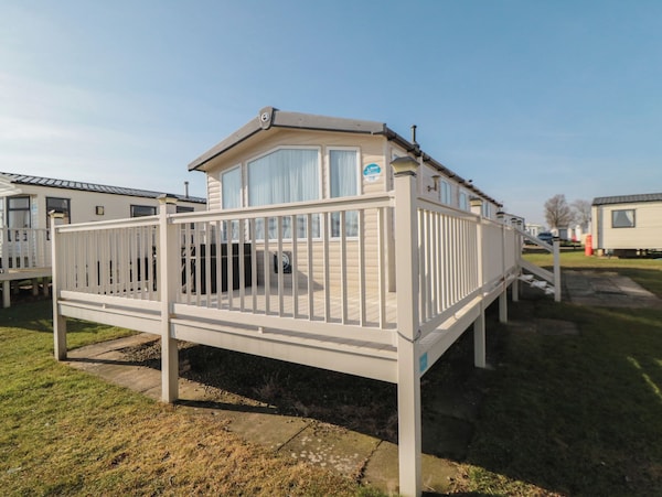 Rose Bank D8, Pet Friendly, With A Garden In Primrose Valley - Flamborough
