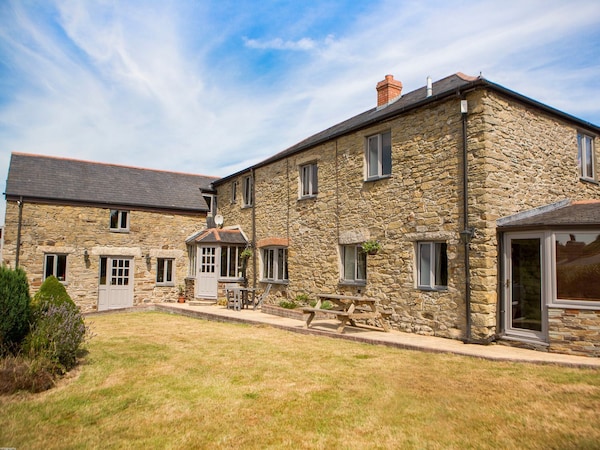 Five Elements Farmhouse, Pet Friendly, With Hot Tub In St Agnes - St Agnes