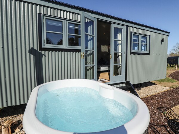 Buttercup, Pet Friendly, Country Holiday Cottage In Waltham - Lincolnshire