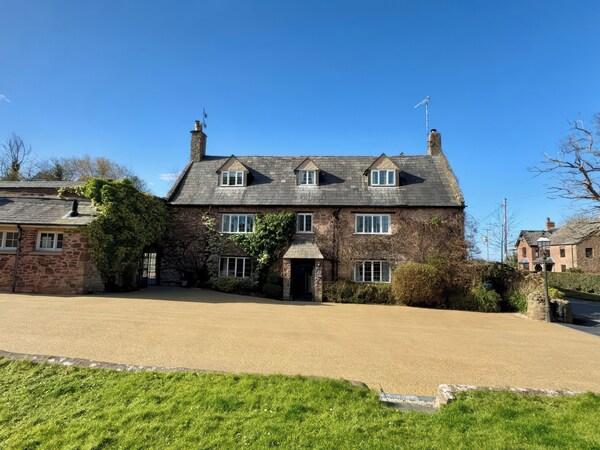 Dragon House, Pet Friendly, Character Holiday Cottage In Roadwater - Dunster
