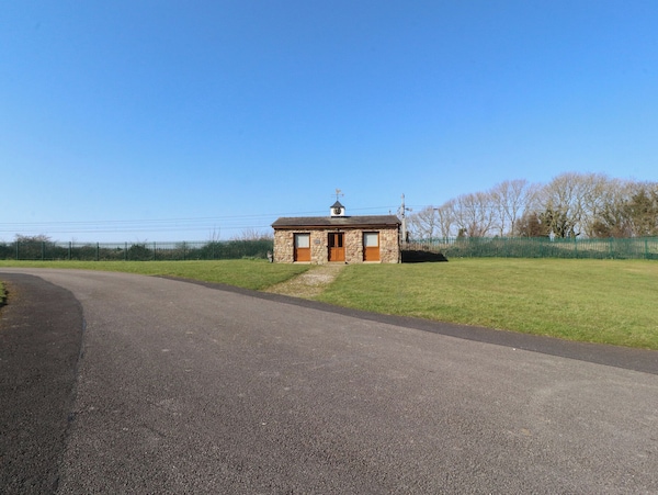 The Mews, Pet Friendly, Country Holiday Cottage In Carnforth - Carnforth