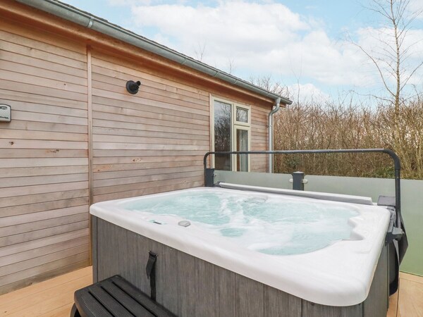 6 Meadow Retreat, Character Holiday Cottage, With Hot Tub In Dobwalls - Liskeard