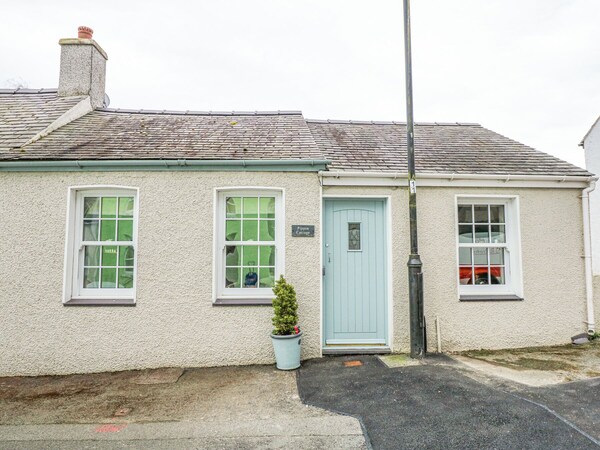 Pippin Cottage, Family Friendly, Country Holiday Cottage In Beaumaris - Bangor