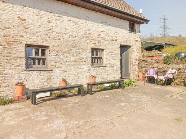 Tipyn Bach, Pet Friendly, Character Holiday Cottage In Bedwas - South Wales
