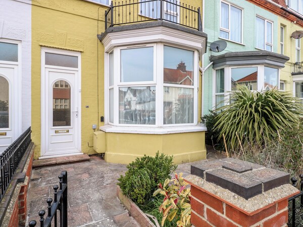 34 North Denes Road, Pet Friendly, With A Garden In Great Yarmouth - Great Yarmouth