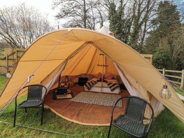 Bell Tent 1, Pet Friendly, Character Holiday Cottage In Timsbury - Bath Spa University