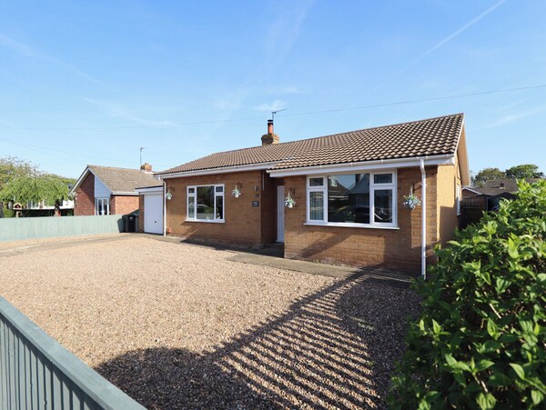 Beeswax Cottage, Pet Friendly, Country Holiday Cottage In Grimoldby - Mablethorpe