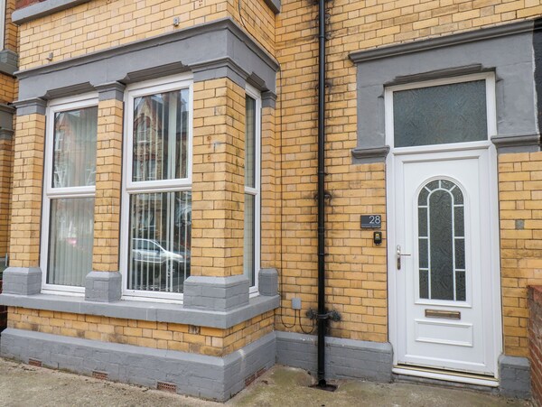 Tennyson Grange, Pet Friendly, With Hot Tub In Bridlington - Flamborough