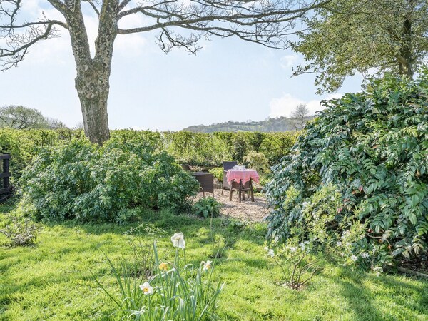 Pant Y Cwtsh, Pet Friendly, With A Garden In Kidwelly - Carmarthenshire