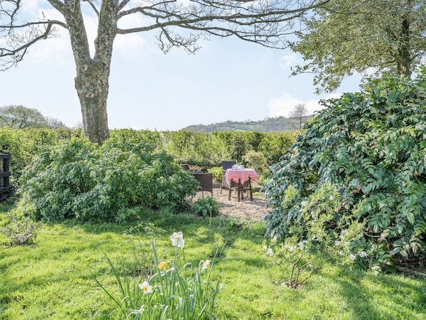Pant Y Cwtsh, Pet Friendly, With A Garden In Kidwelly - Carmarthenshire