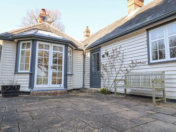 Holm Oak Lodge, Character Holiday Cottage, With Open Fire In Weeley - Mersea Island