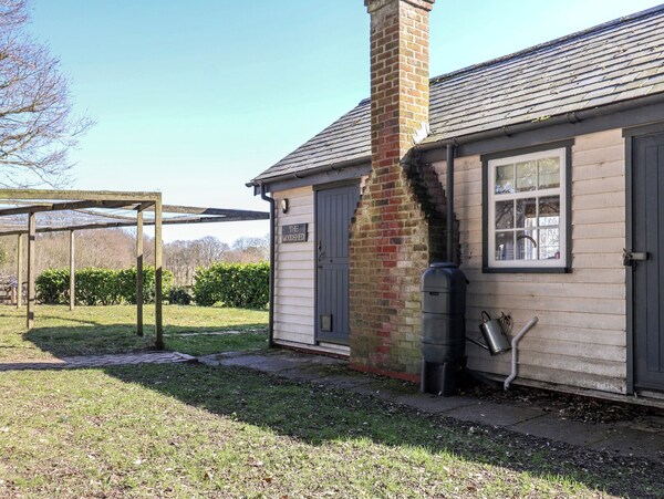 The Woodshed, Romantic, Country Holiday Cottage In Weeley - Essex