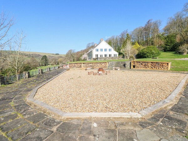 Coytrahen House, Pet Friendly, Character Holiday Cottage In Bettws - Bridgend