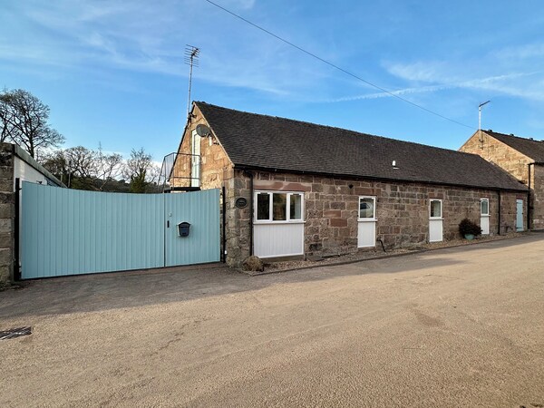 The Old Parlour, Family Friendly, Character Holiday Cottage In Alton - Alton, UK