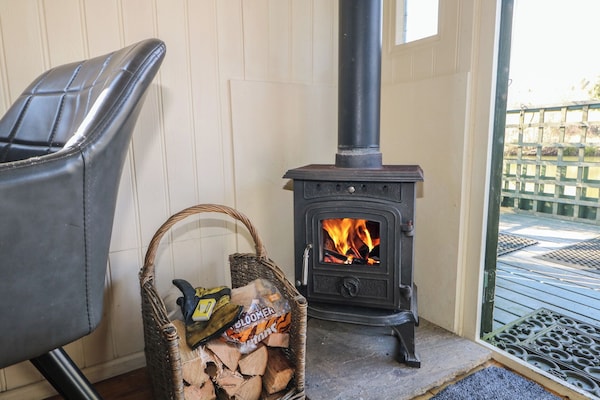 Roach Hut, Pet Friendly, Character Holiday Cottage In Crowborough - Uckfield
