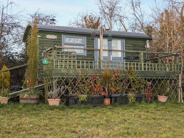 Perch Hut, Pet Friendly, Character Holiday Cottage In Crowborough - Uckfield