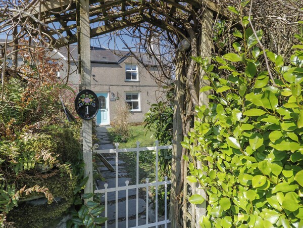 1 Aberbeinw, Pet Friendly, Character Holiday Cottage In Dolwyddelan - Blaenau Ffestiniog
