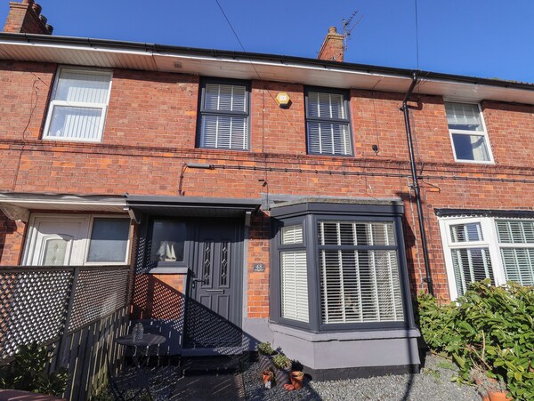 48 Waxholme Road, Pet Friendly, Country Holiday Cottage In Withernsea - Withernsea