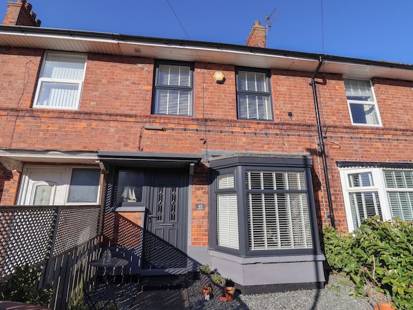 48 Waxholme Road, Pet Friendly, Country Holiday Cottage In Withernsea - Withernsea