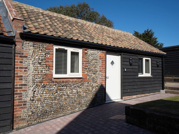 Dunes Cottage, Pet Friendly, Country Holiday Cottage In Kessingland - Kessingland